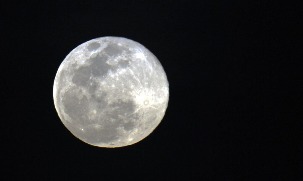 Superlua Azul ilumina o céu na Segunda-feira: fenômeno raro promete ...